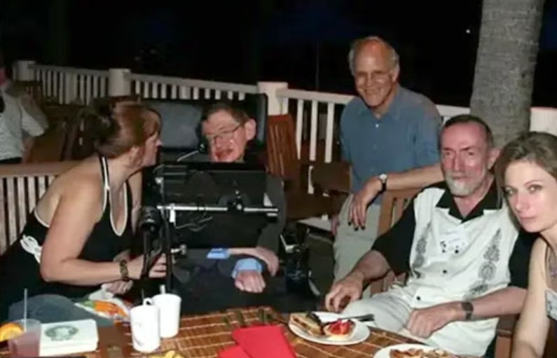 Hawking’s family respond to pictures showing the late cosmologist in ...
