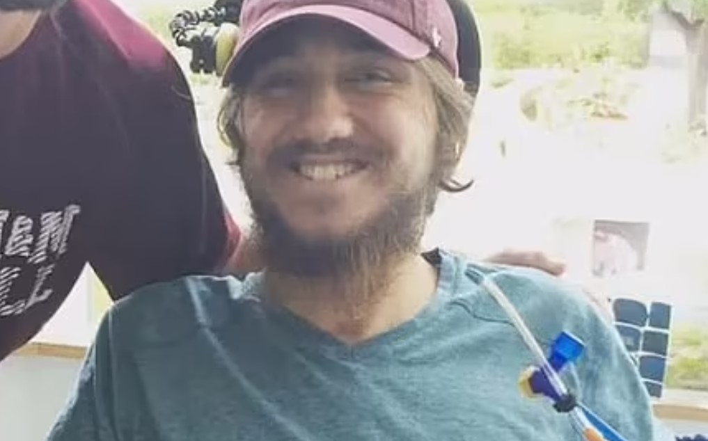 First disabled man to be inserted with Neuralink Chip can control a ...