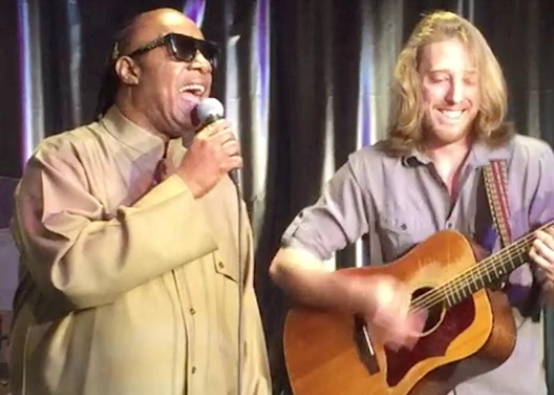 Stevie Wonder surprises a Busker in LA