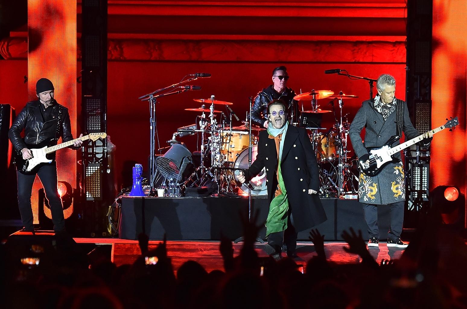 [Review] U2 play Trafalgar Square